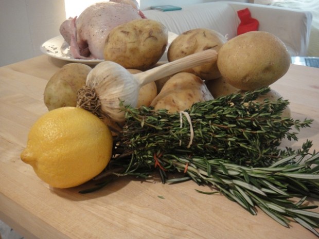 Ofnsteiktur kjúklingur með sítrónu, kartöflum og beikoni | Eldað í ...